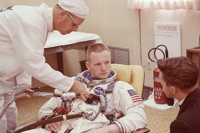 First Man On Moon Neil Armstrong Dies At Age 82 Au