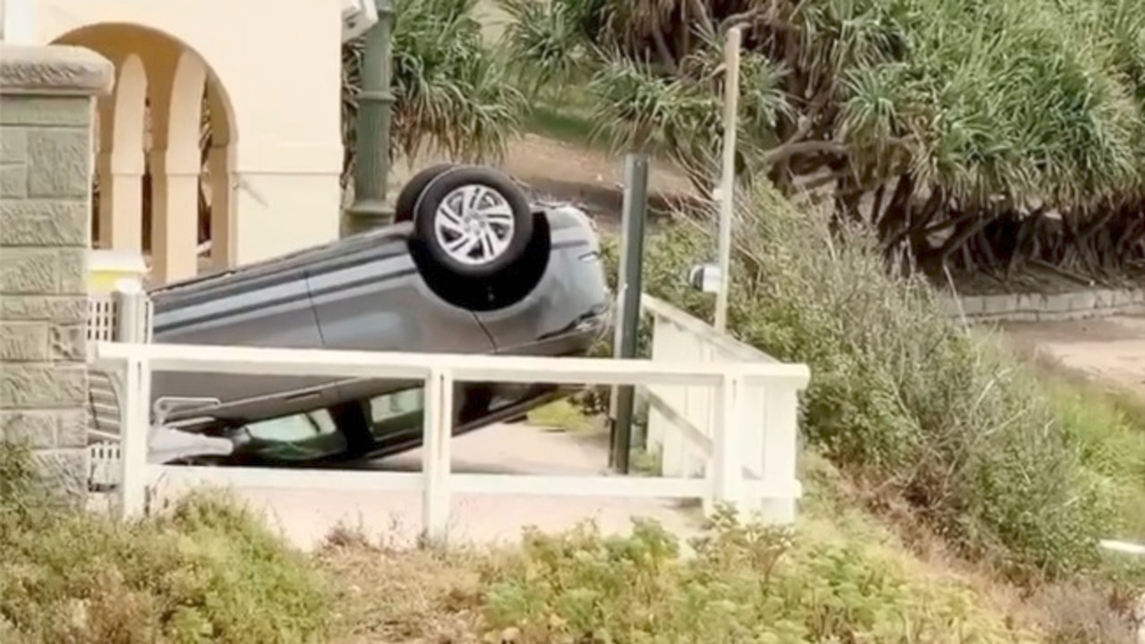 Car Lands On Roof After Crashing Through Fence At Bondi Beach News