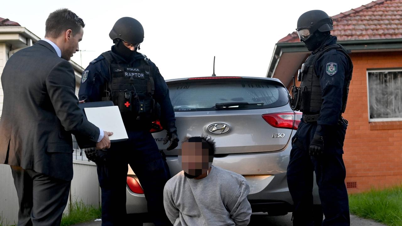 5 Kvt Gangsters Arrested At Auburn Merrylands In Underworld War