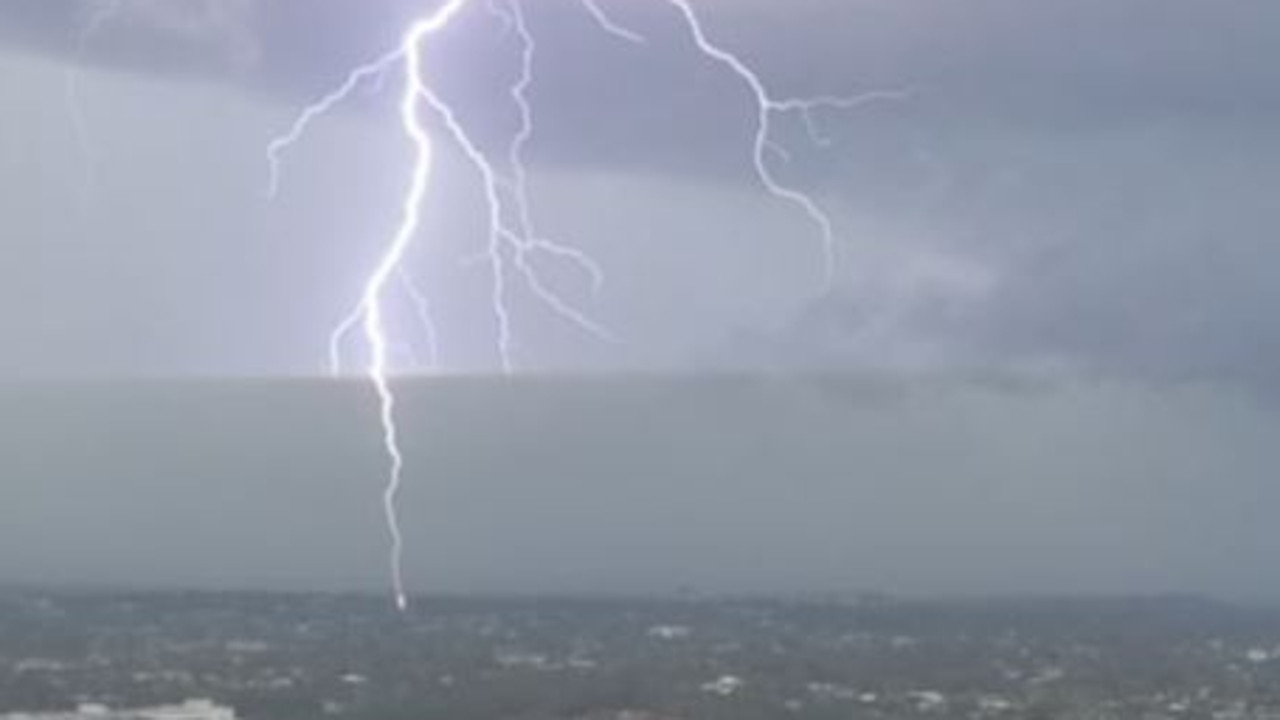 Severe Seq Storms Threaten Gold Coast Schoolies With Damaging Winds