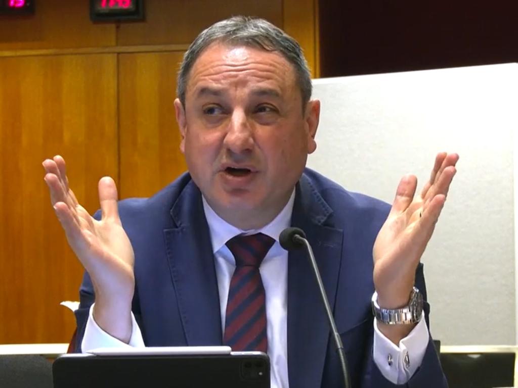 Education Minister could revoke keffiyeh directive, discussions of war ... Education Minister could revoke keffiyeh directive, discussions of war ...