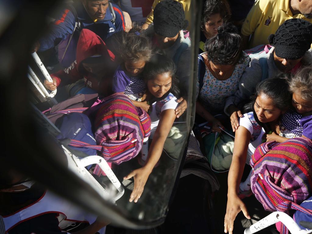 Migrant Caravan 800 Central Americans Reach Us Border Au