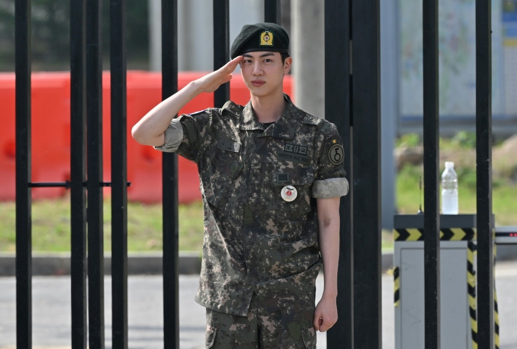 Bts Star Jin Finishes South Korean Military Service The Weekly Times