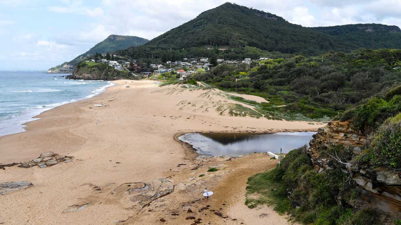 Police launch investigation after man's body found washed up on ... Police launch investigation after man's body found washed up on ...
