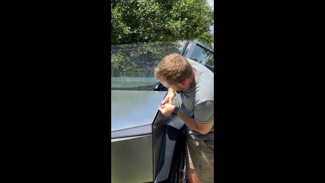 Man sacrifices his own finger to test new Tesla feature | news.com.au ... Man sacrifices his own finger to test new Tesla feature | news.com.au ...