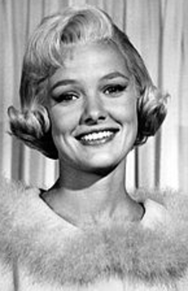 Beverley Owen Original Marilyn Munster Dead At 81 Au
