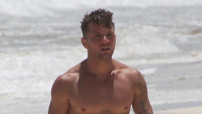 Ryan Phillippe Shirtless On The Beach In Cancun Mexico Photos