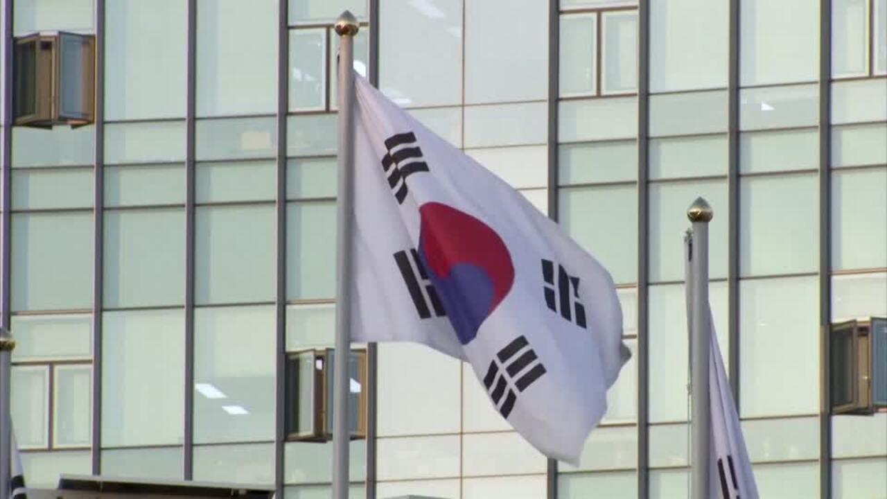 South Koreas Feminist 4b Movement Goes Viral After Trumps Win
