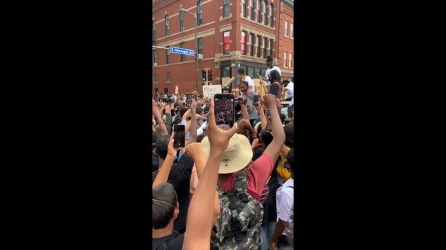 ‘get The F Outta Here Minneapolis Mayor Booed From Protest After
