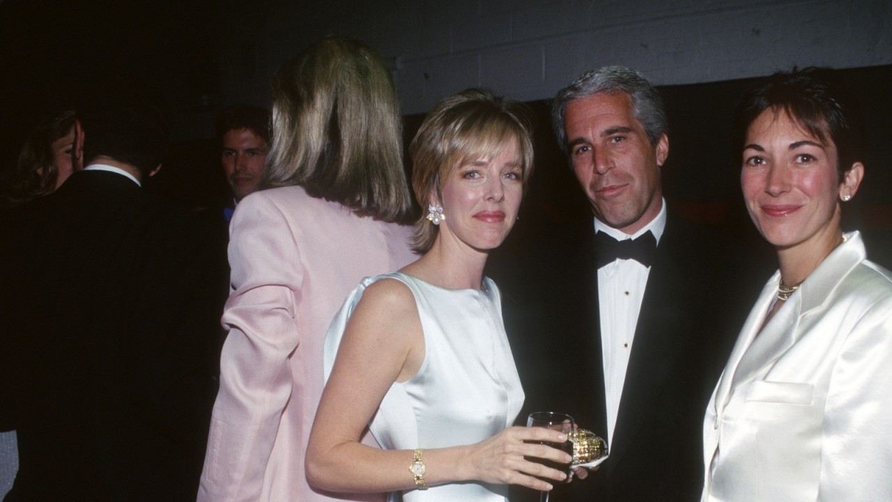 Jeffrey Epsteins Ex Girlfriend Ghislaine Maxwell Found Guilty Of Five