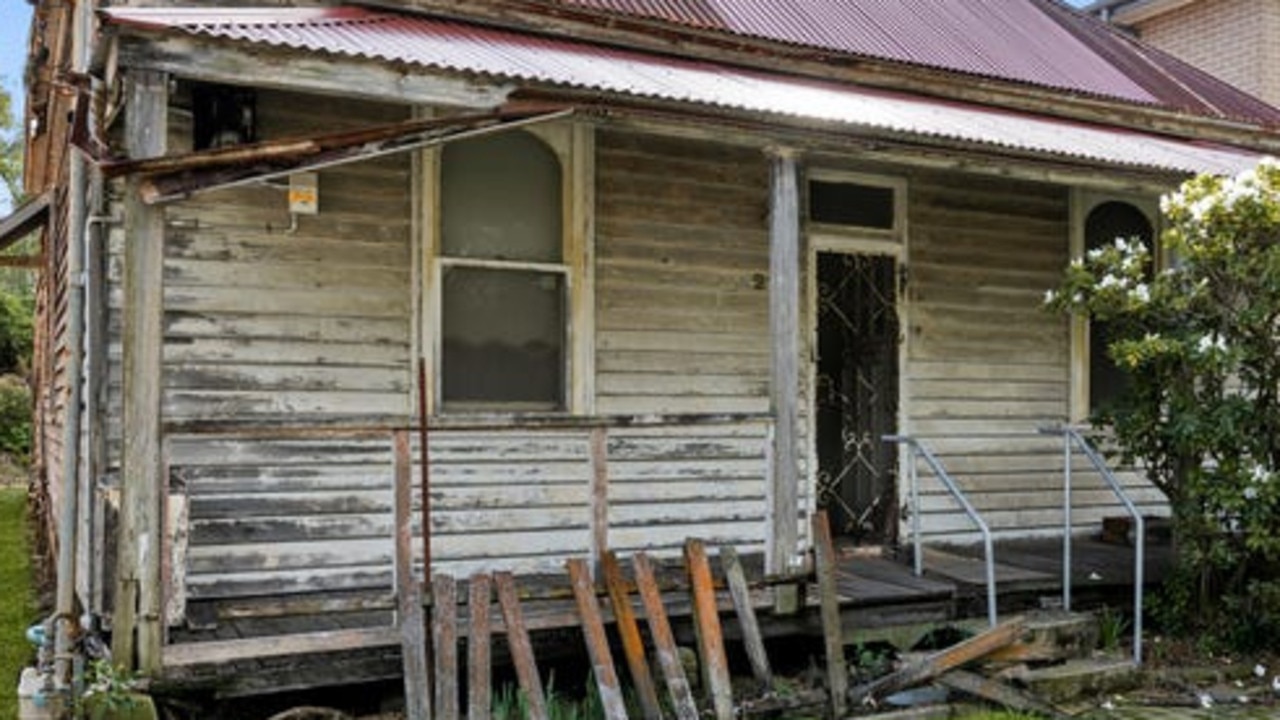 Rotting Sydney Home Sells For 2 41m Au — Australias
