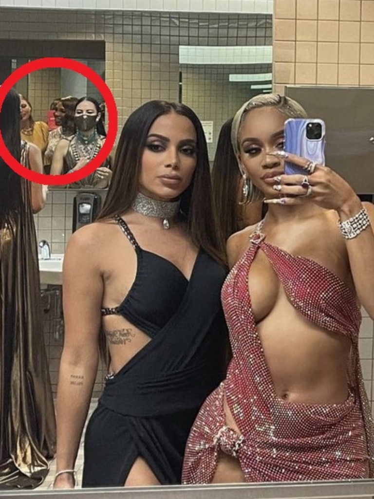 Surprising Detail In Bathroom Photo At Met Gala As Serena Williams