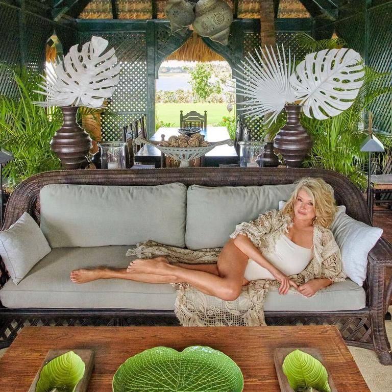 Martha Stewart Becomes Sports Illustrateds Oldest Swimsuit Cover Model