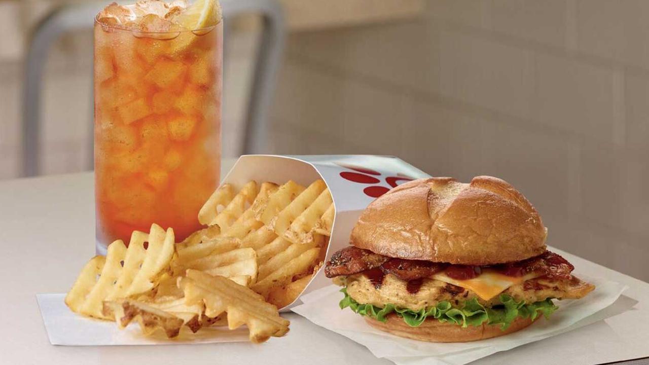 Chick Fil A Christians Turn On Chicken Chain Over Splc Donation Gold