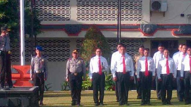 Kuta Bali Police Stand In Hot Sun For Extortion Of Melbourne Tourists
