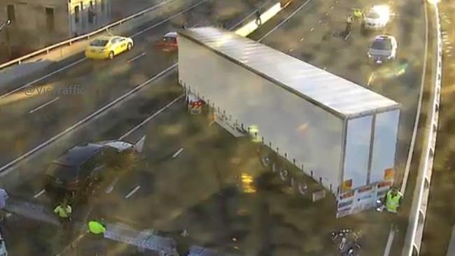 Melbourne Traffic Burnley Tunnel Lanes Shut After Truck Crash Herald Sun