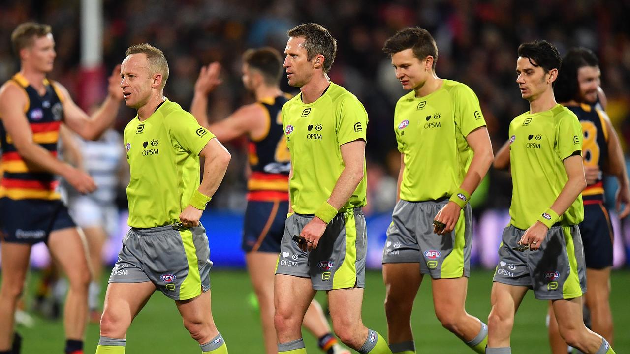 AFL 2020, pay cut, AFL umpires, structure, coronavirus AFL 2020, pay cut, AFL umpires, structure, coronavirus