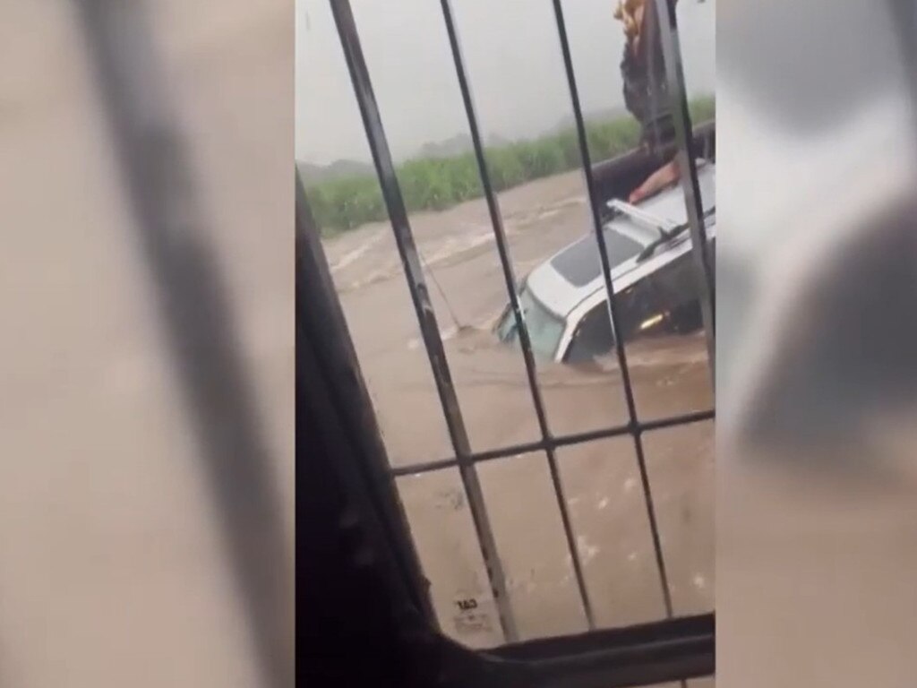 Mackay Flood Waters Trap Drivers After Heavy Rainfall Herald Sun