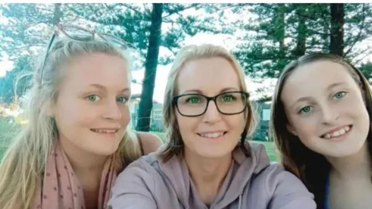 Gold Coast Police Searching For Two Teenage Girls Who Were Last Seen In