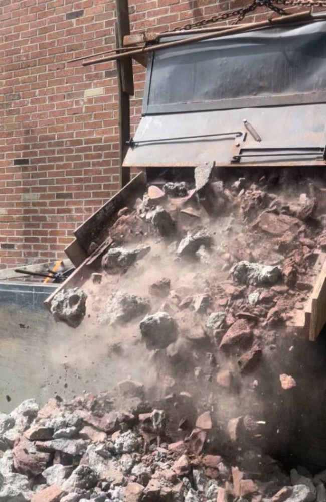 ‘tunnel Girl Forced To Stop Digging Giant Hole Under Her House Daily