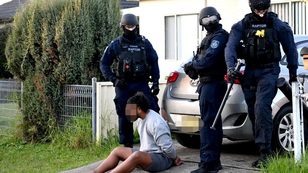 5 Kvt Gangsters Arrested At Auburn Merrylands In Underworld War