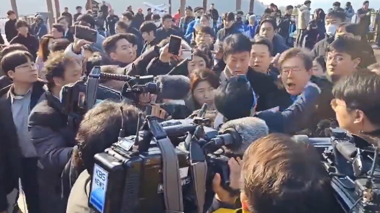 South Korean opposition leader Lee Jae-myung stabbed | The Advertiser South Korean opposition leader Lee Jae-myung stabbed | The Advertiser