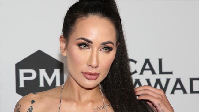 Machine Gun Kellys Ex Girlfriend Makes Explosive Claims About Past Sex